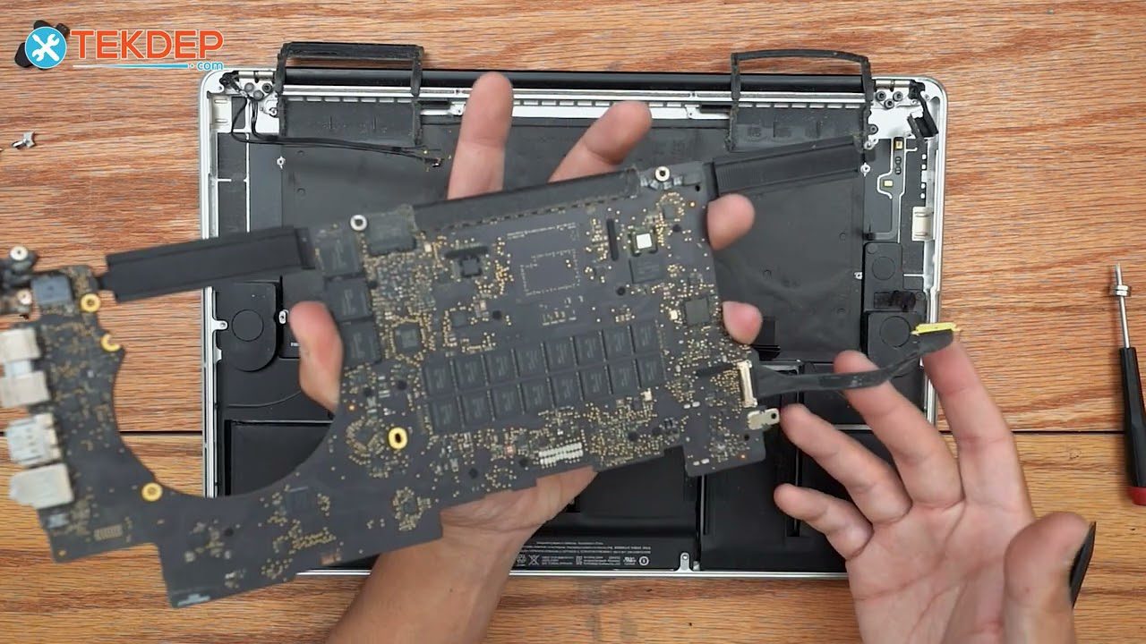 Top Case Replacement Guide - 15” MacBook Pro 2015 Model A1398